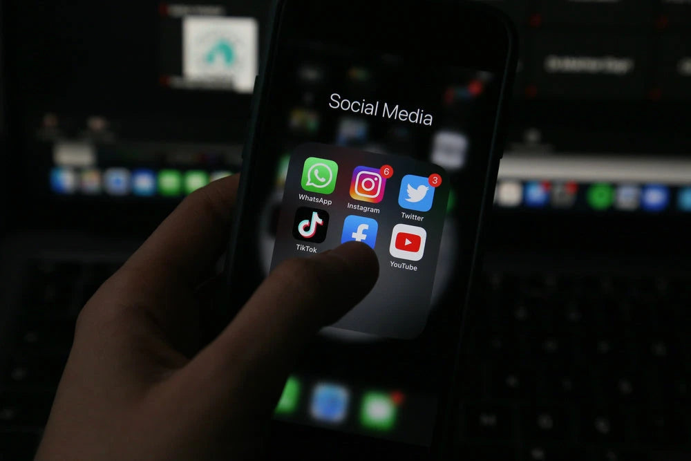 10 Most Popular Friend Finder Apps for iPhone (Free & paid included)